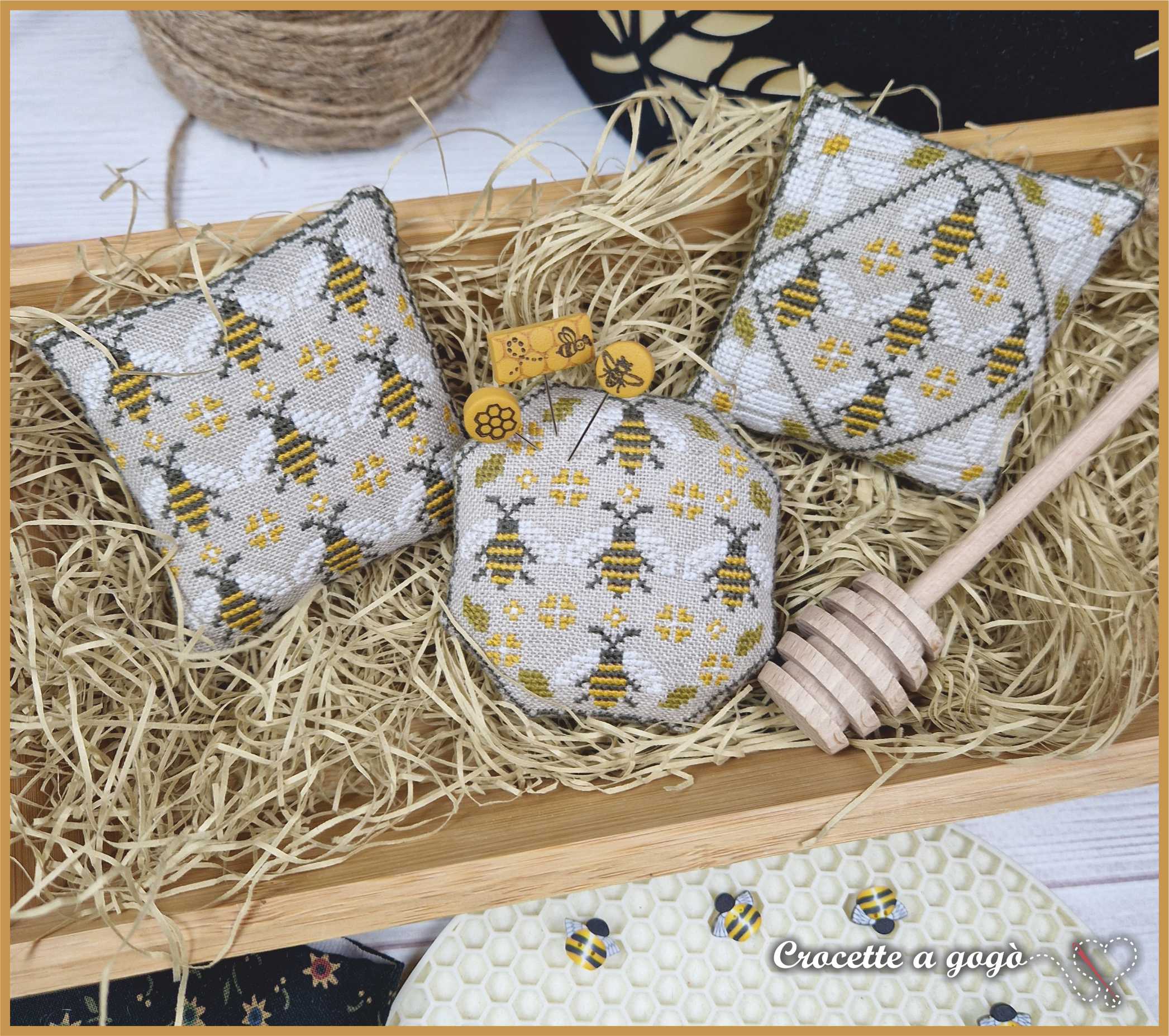 Tiny Stitch Things - Bee by Crocette a gogo – BeStitchMe